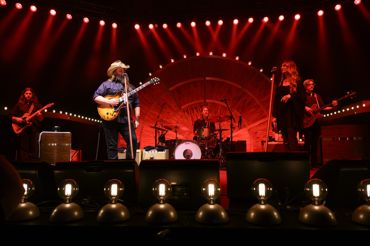 Review: Chris Stapleton Makes It Look Easy for Miami Crowd