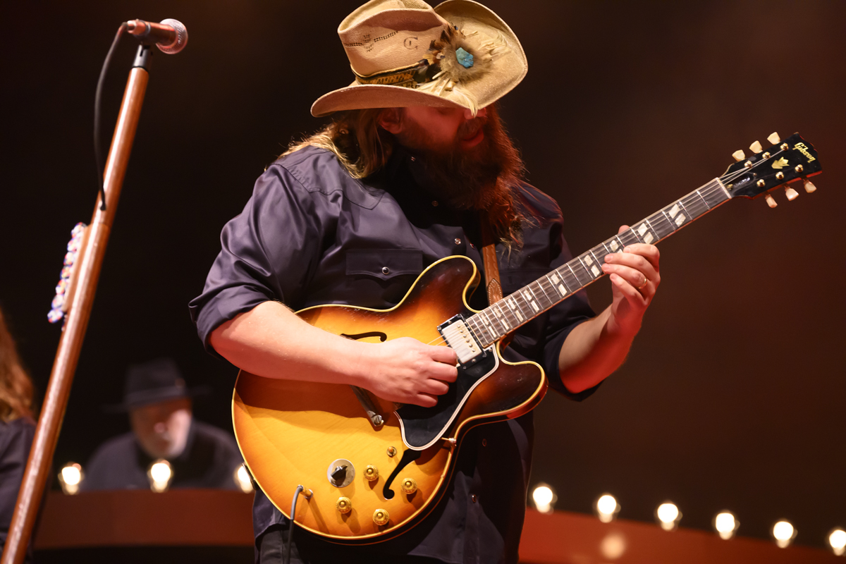 Review: Chris Stapleton Makes It Look Easy for Miami Crowd