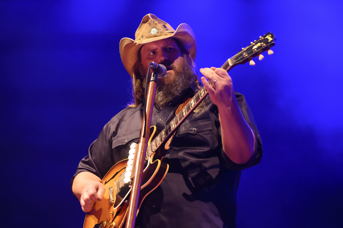 Review: Chris Stapleton Makes It Look Easy for Miami Crowd