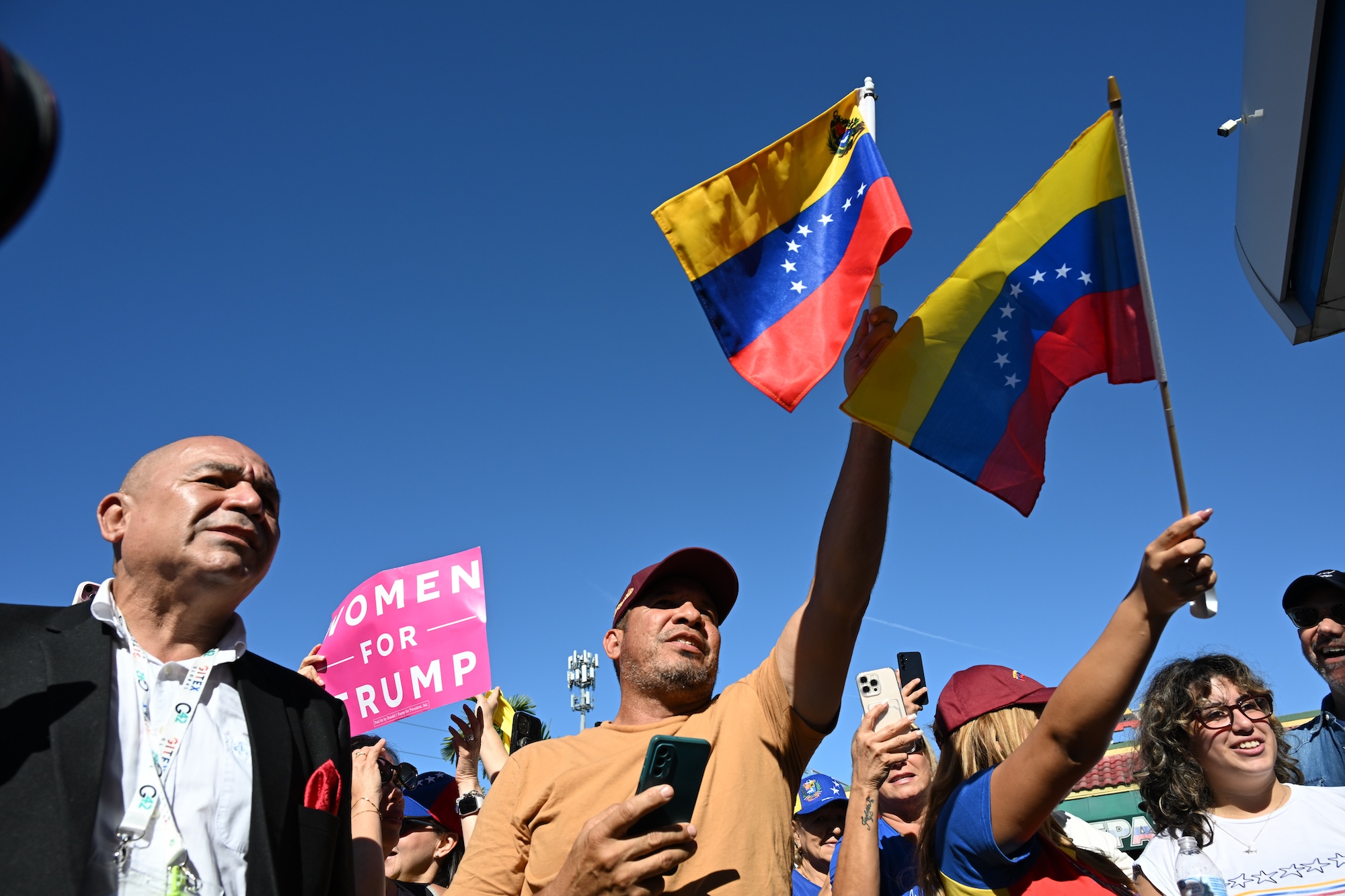 Photos: Miami Venezuelans Celebrate U.S. Capture of Maduro in Doral
