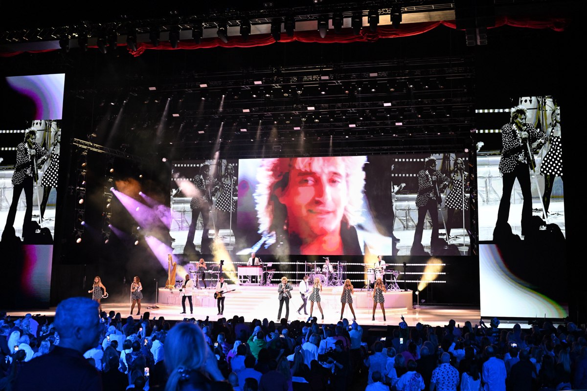Review: Rod Stewart’s Farewell Tour Kickoff Stuns Miami Fans